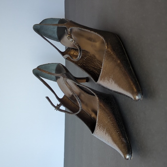Vera Wang | Shoes | Vera Wang Silver Cracked Leather Kitten Heel | Poshmark